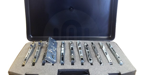 SPECIAL OFFER! 11x Mixed Popular Centre Cases with Plastic Case